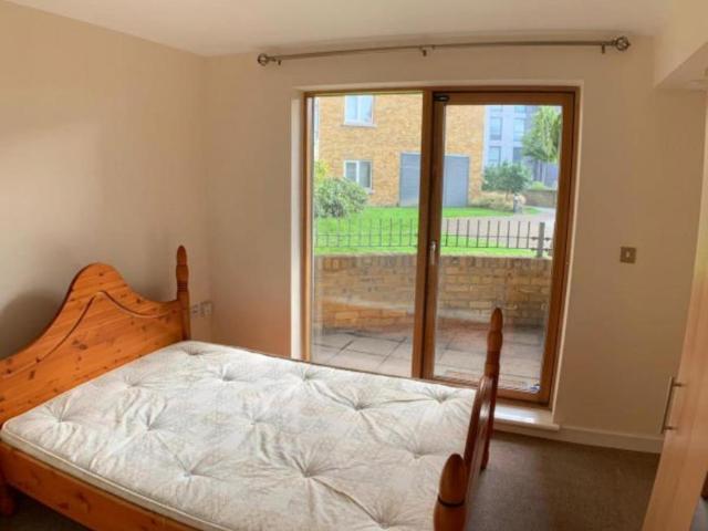 3 Bedroom Shared Living/roommate London London 90560678
