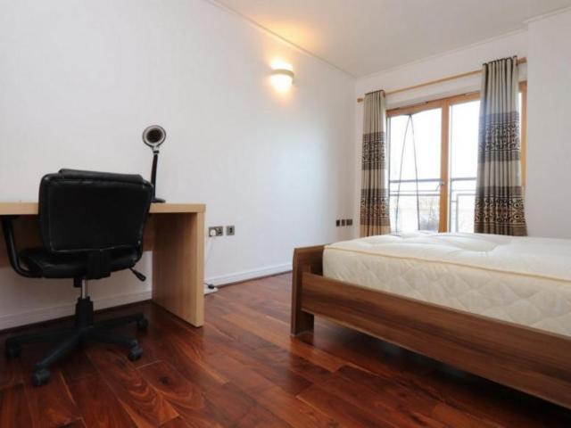 3 Bedroom Shared Living/roommate London London 90560004