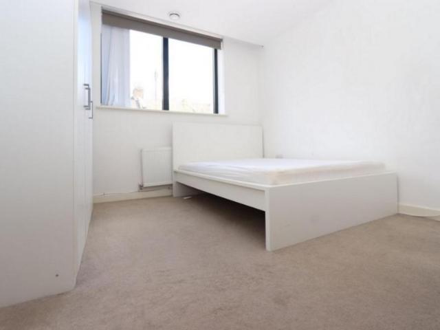 3 Bedroom Shared Living/roommate London London 90560017