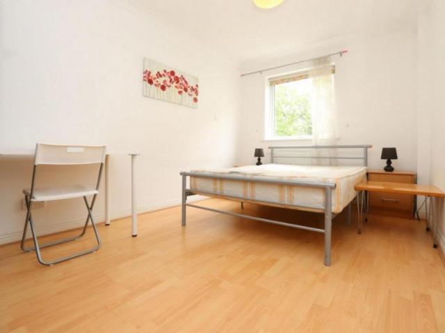 3 Bedroom Shared Living/roommate London London 90560068