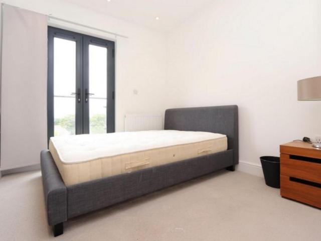 3 Bedroom Shared Living/roommate London London 90560086