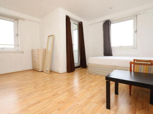 3 Bedroom Shared Living/roommate London London 90560111