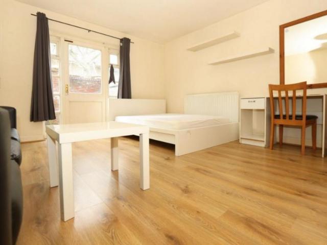 3 Bedroom Shared Living/roommate London London 90560114