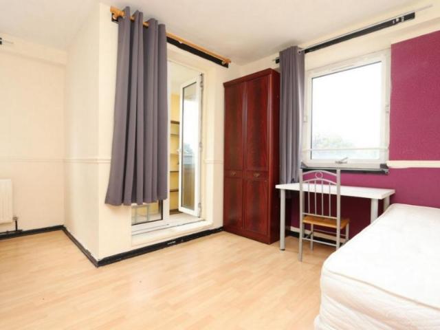 3 Bedroom Shared Living/roommate London London 90560146