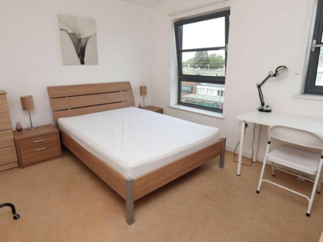 3 Bedroom Shared Living/roommate London London 90560181