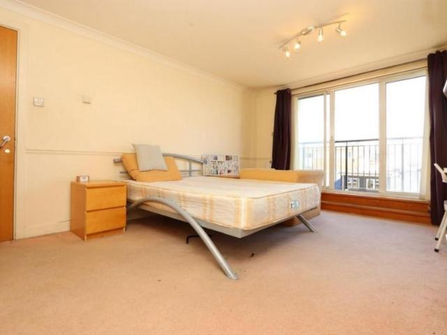 3 Bedroom Shared Living/roommate London London 90560190