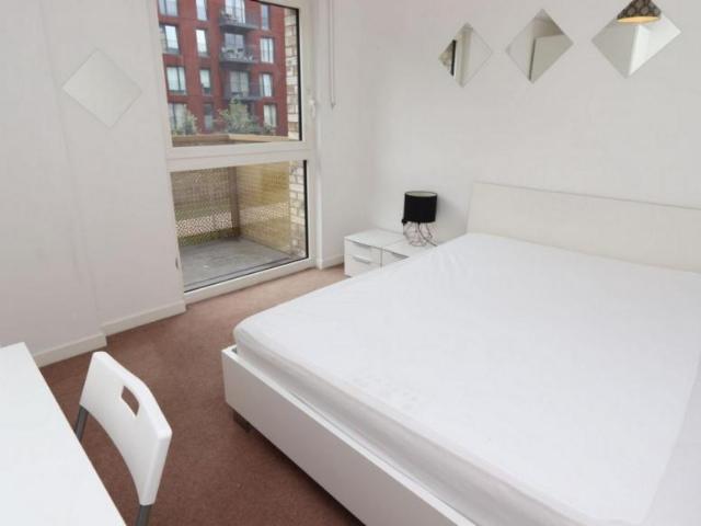 3 Bedroom Shared Living/roommate London London 90560212