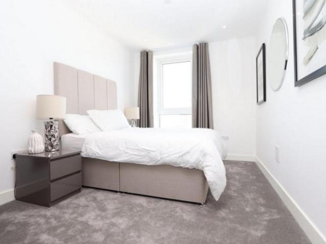 3 Bedroom Shared Living/roommate London London 90560234