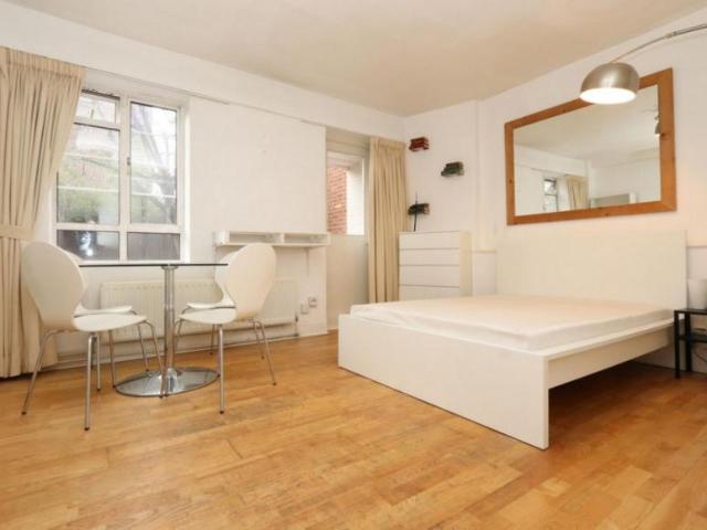 3 Bedroom Shared Living/roommate London London 90560248