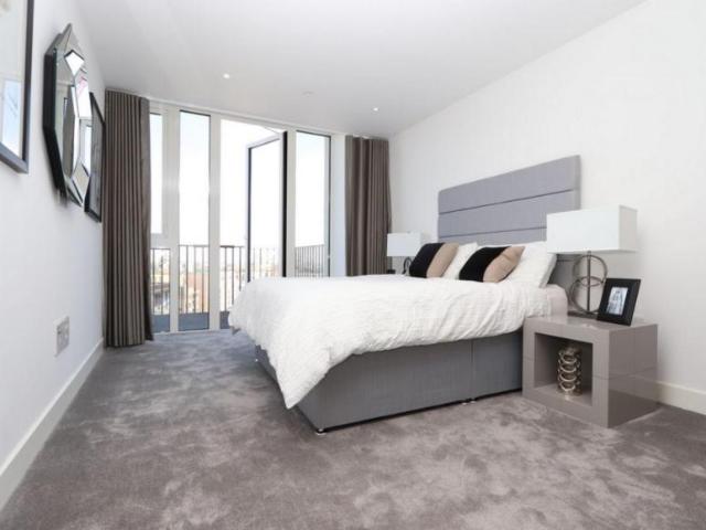 3 Bedroom Shared Living/roommate London London 90560330