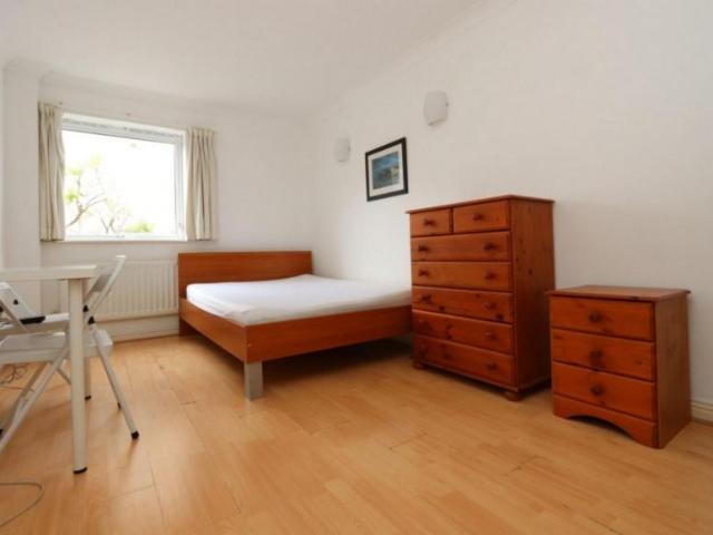 3 Bedroom Shared Living/roommate London London 90560341