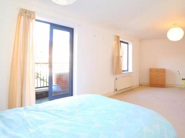 3 Bedroom Shared Living/roommate London London 90561182