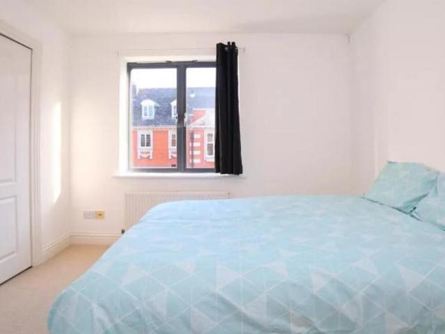 3 Bedroom Shared Living/roommate London London 90561189