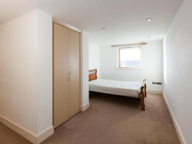 3 Bedroom Shared Living/roommate London London 90562756
