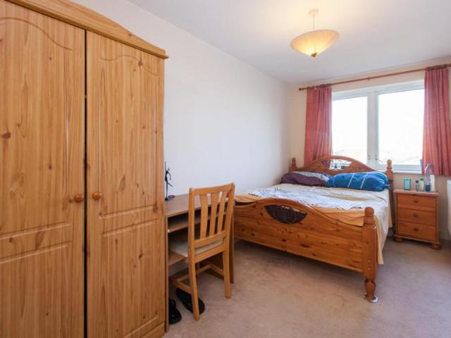 3 Bedroom Shared Living/roommate London London 90562873