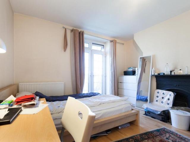 3 Bedroom Shared Living/roommate London London 90562891