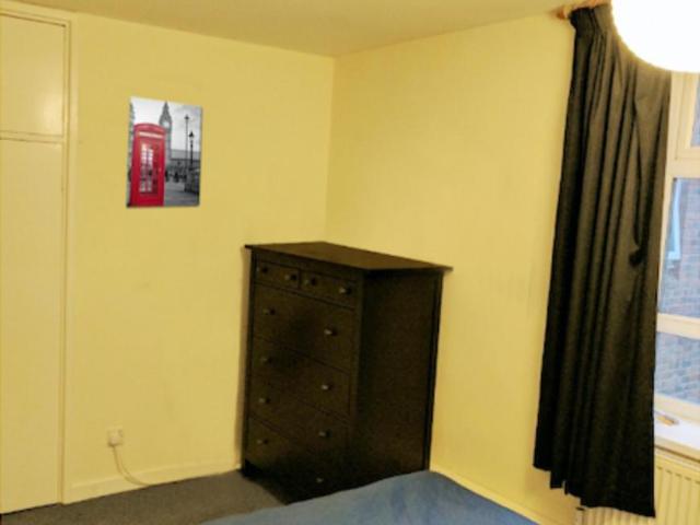 3 Bedroom Shared Living/roommate London London 90563471
