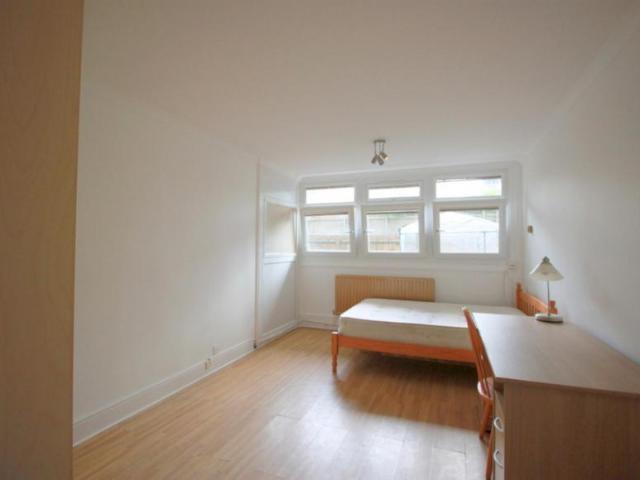 3 Bedroom Shared Living/roommate London London 90563164