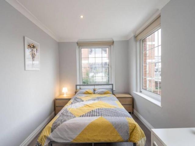 3 Bedroom Shared Living/roommate London London 90563173