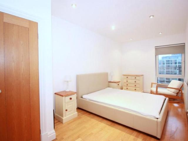 3 Bedroom Shared Living/roommate London London 90563339