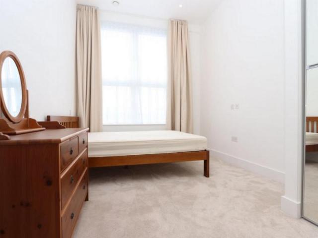 3 Bedroom Shared Living/roommate London London 90592916