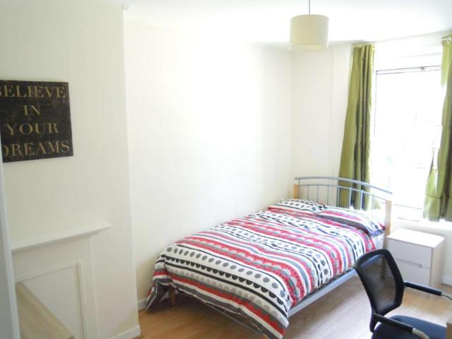 3 Bedroom Shared Living/roommate London London 92198532