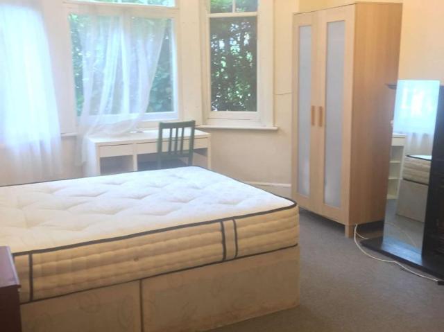 3 Bedroom Shared Living/roommate London London 94212370