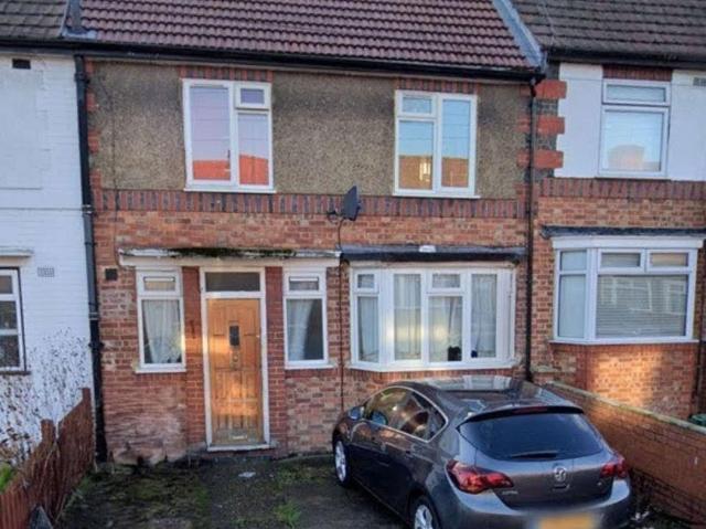 3 Bedroom Shared Living/roommate London London 98821137