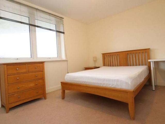 3 Bedroom Shared Living/roommate London London LS90559357