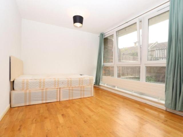 3 Bedroom Shared Living/roommate London London LS90559860