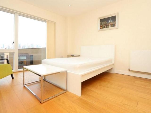 3 Bedroom Shared Living/roommate London London LS90559952