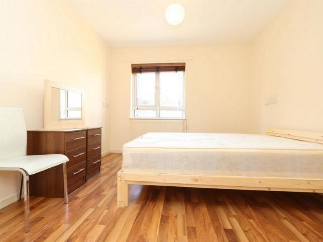 3 Bedroom Shared Living/roommate London London LS90559965