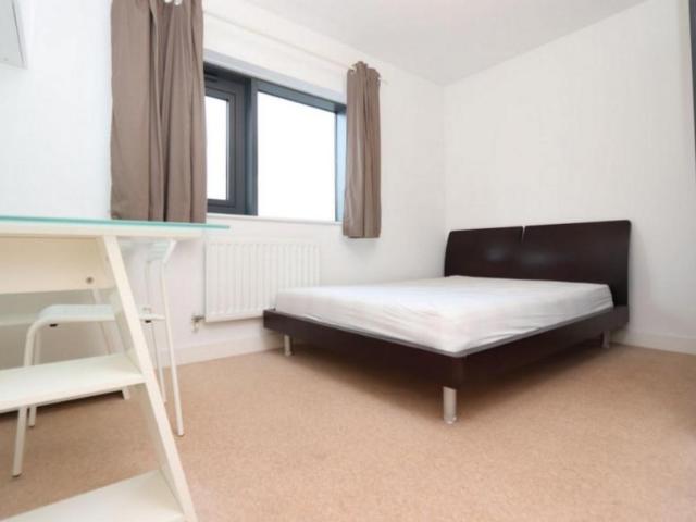 3 Bedroom Shared Living/roommate London London LS90559990