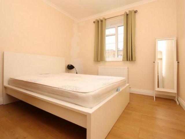 3 Bedroom Shared Living/roommate London London LS90559916