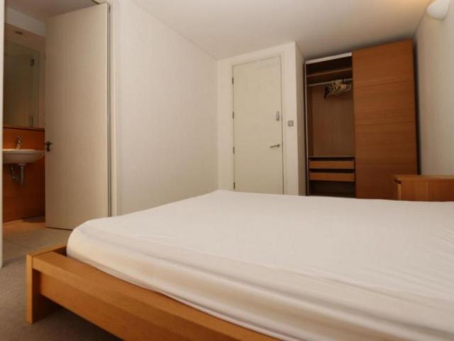 3 Bedroom Shared Living/roommate London London LS90560003