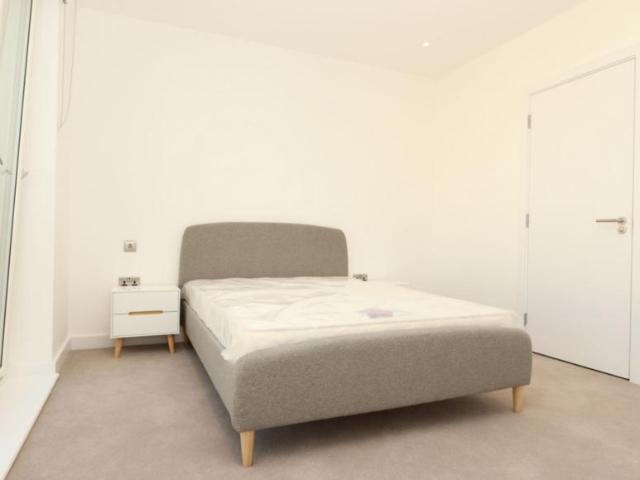 3 Bedroom Shared Living/roommate London London LS90560022