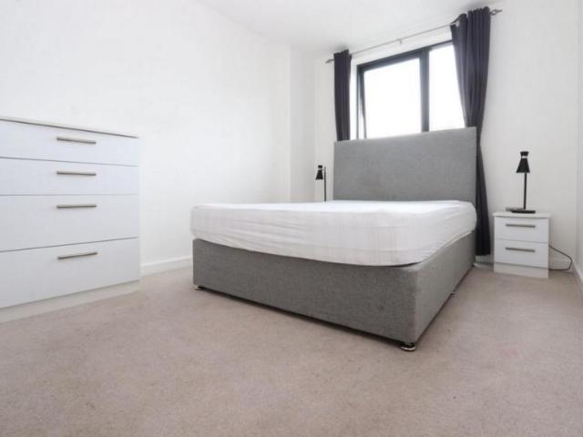 3 Bedroom Shared Living/roommate London London LS90560251