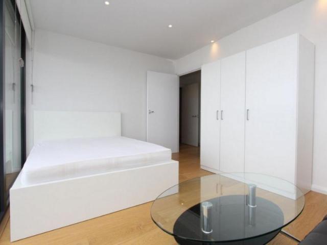 3 Bedroom Shared Living/roommate London London LS90560337