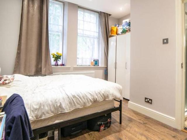 3 Bedroom Shared Living/roommate London London LS90560596