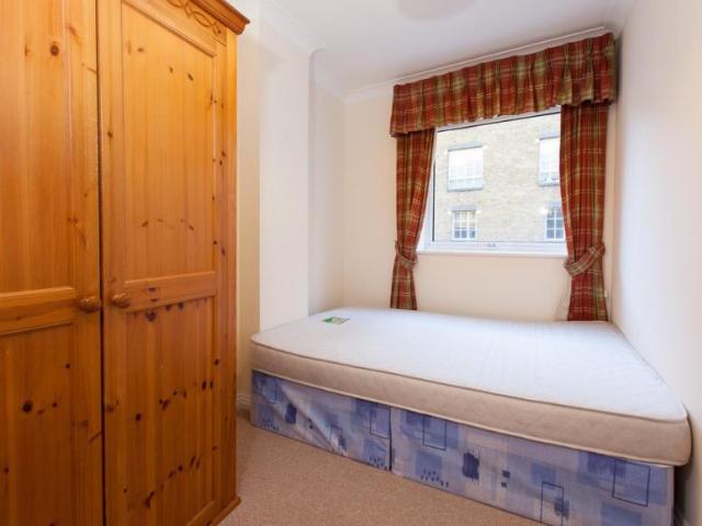 3 Bedroom Shared Living/roommate London London LS90562771