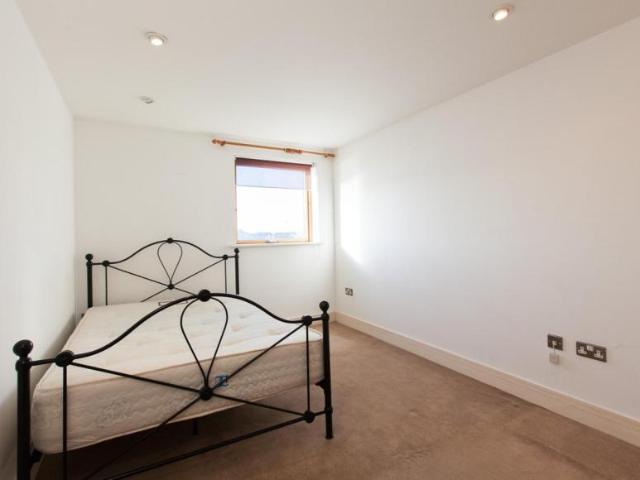 3 Bedroom Shared Living/roommate London London LS90562734