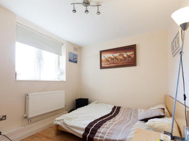 3 Bedroom Shared Living/roommate London London LS90562875