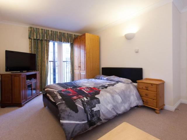 3 Bedroom Shared Living/roommate London London LS90562996