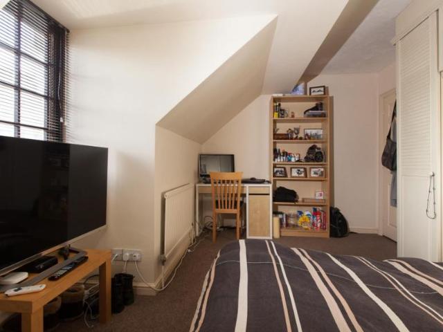 3 Bedroom Shared Living/roommate London London LS90563003