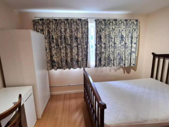 3 Bedroom Shared Living/roommate London London LS90563205