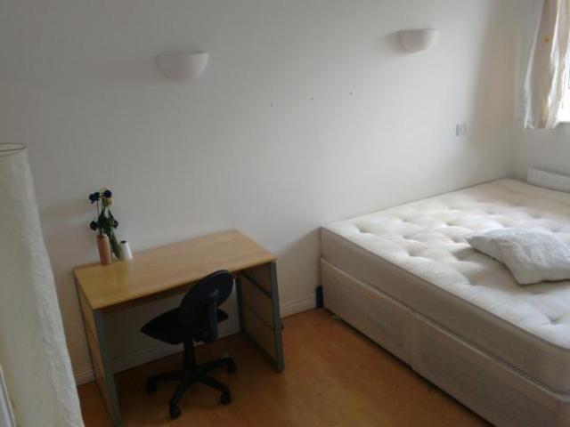 3 Bedroom Shared Living/roommate London London LS90563231