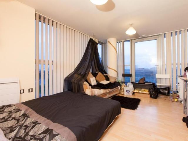 3 Bedroom Shared Living/roommate London London LS90563310