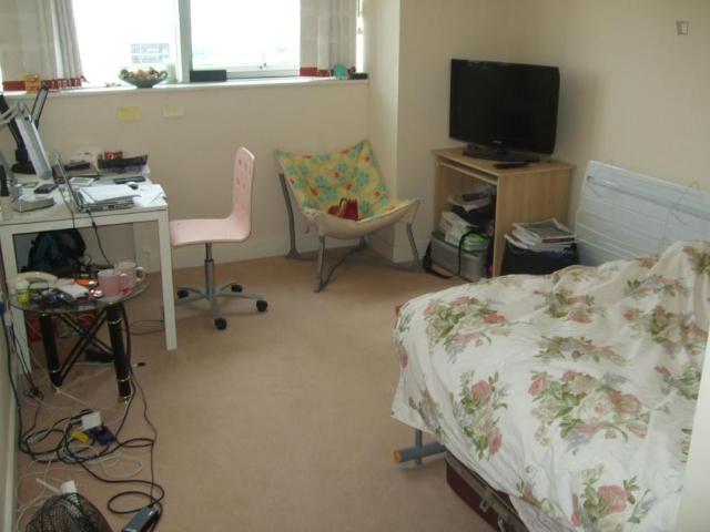 3 Bedroom Shared Living/roommate London London LS90563408
