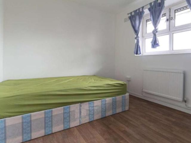 3 Bedroom Shared Living/roommate London London LS96149178