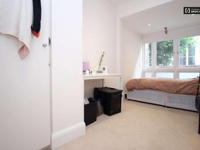 3 Bedroom Shared Living/roommate London London LS96498669